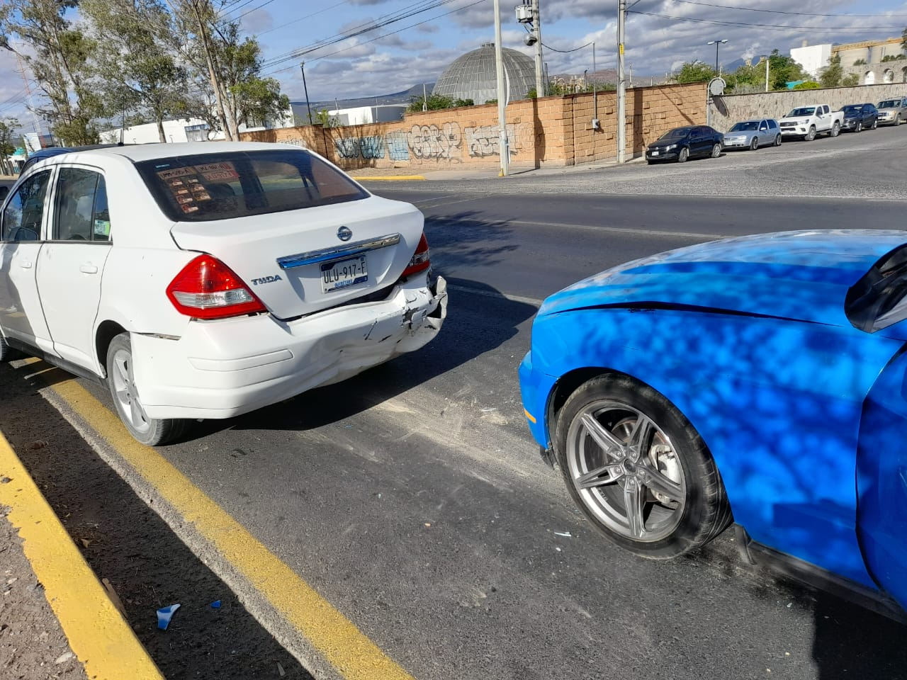 Colisión de tres vehículos en Av. Paseo Central, en San Juan (2 ...